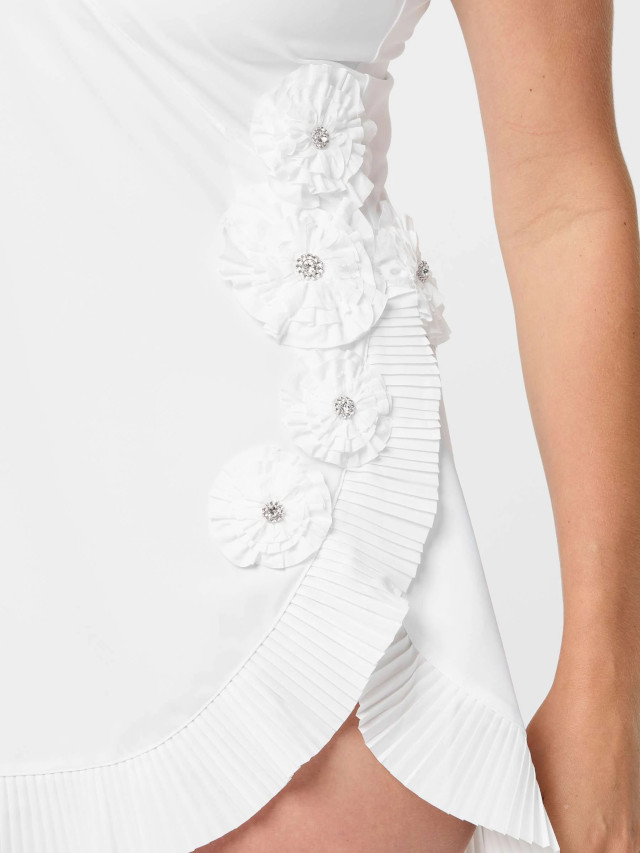 Naomi Osaka's Wimbledon dress blooms with floral appliqué ...